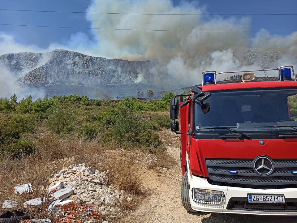 Hrvatska vatrogasna zajednica - Težak dan za vatrogasce - na jugu ...